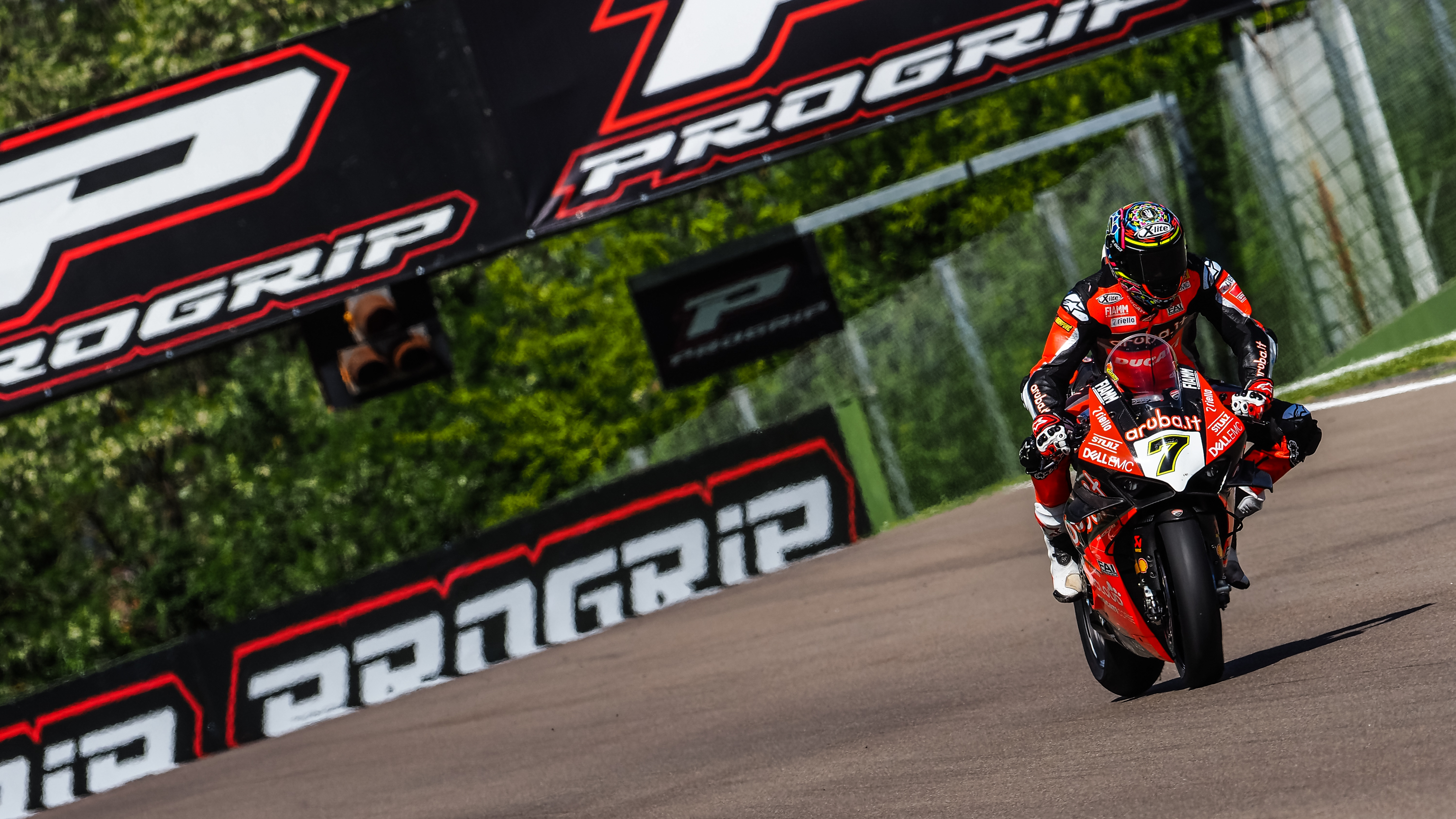 Rea on top in Imola FP1, Davies and Bautista right behind!