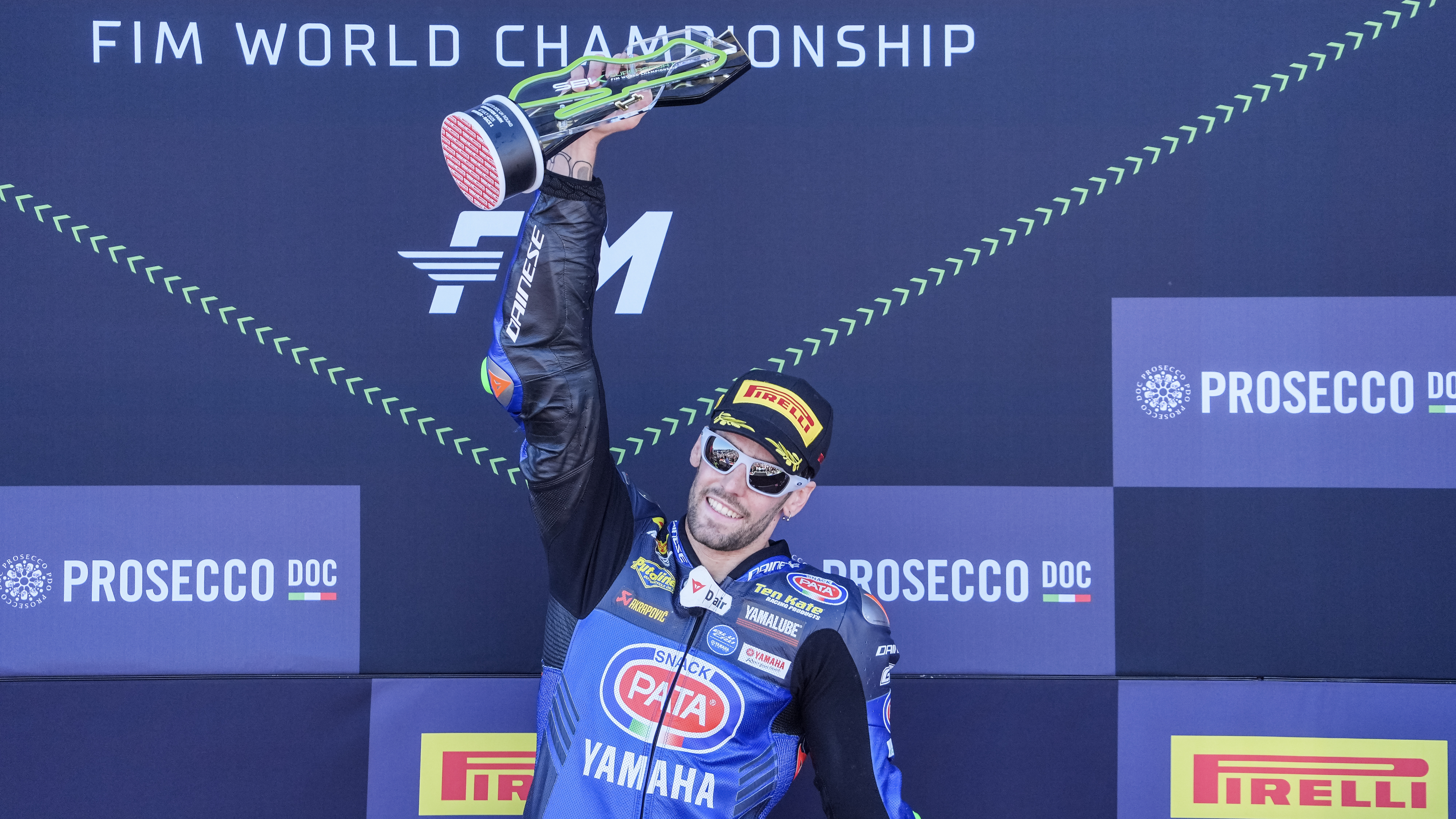 Manzi denies Booth-Amos home glory after epic duel in closing laps of ...