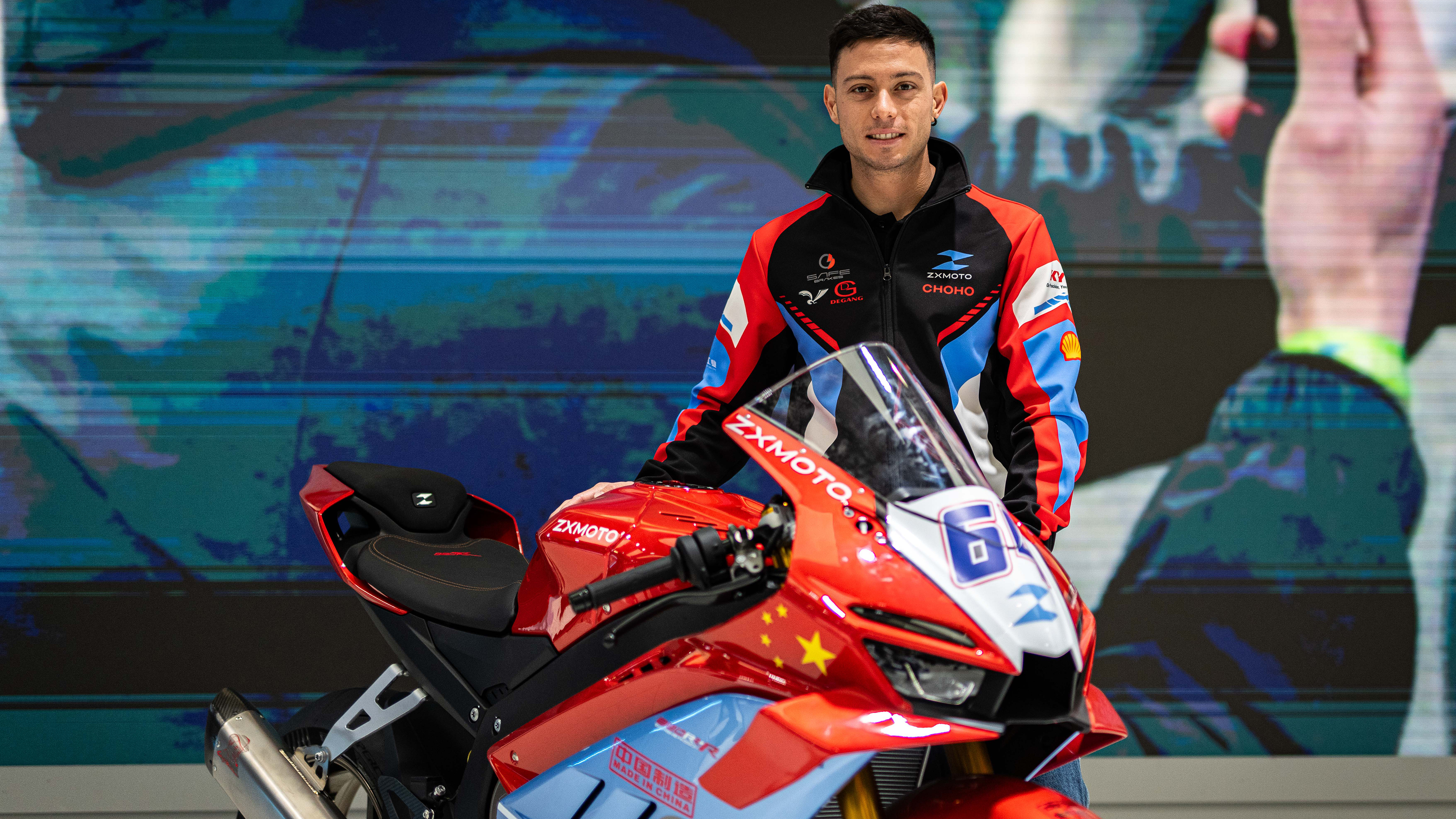 Watch Caricasulo über seine ersten Eindrücke mit der ZXMOTO 820RR-R ...
