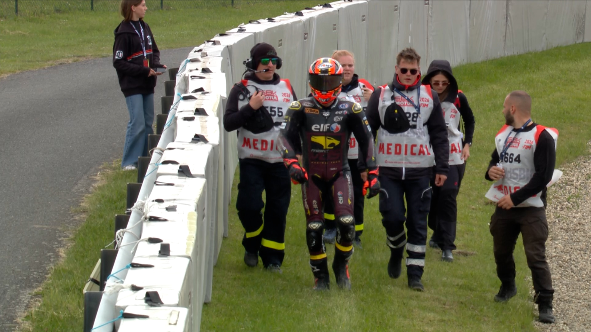 Surra s'excuse après son accrochage avec Sam Lowes en Course 1, le ...